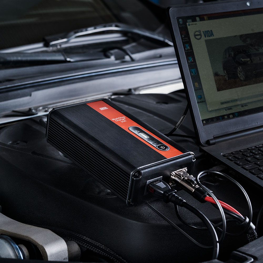 WorkshopCharger 25A • Flexible and practical workshop charger • DEFA