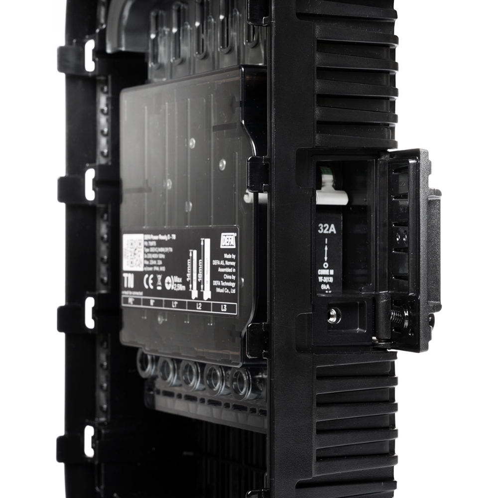 Power Ready S™ - wall bracket with MCB • DEFA