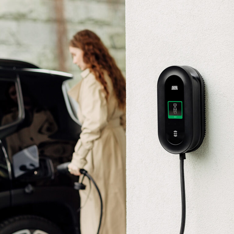 DEFA Power • En smart elbillader med inkludert ladekabel