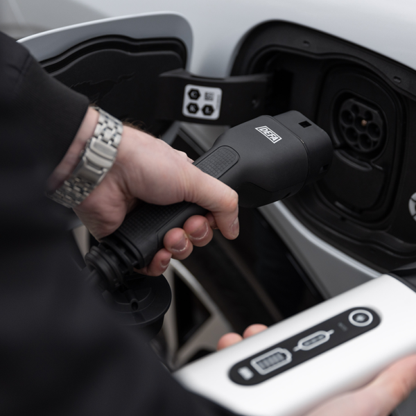 eMove® portable charger • DEFA