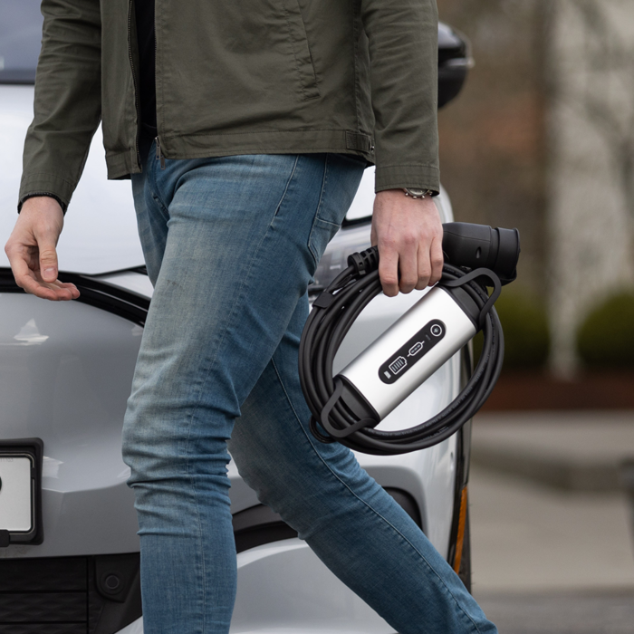 eMove® portable charger • DEFA